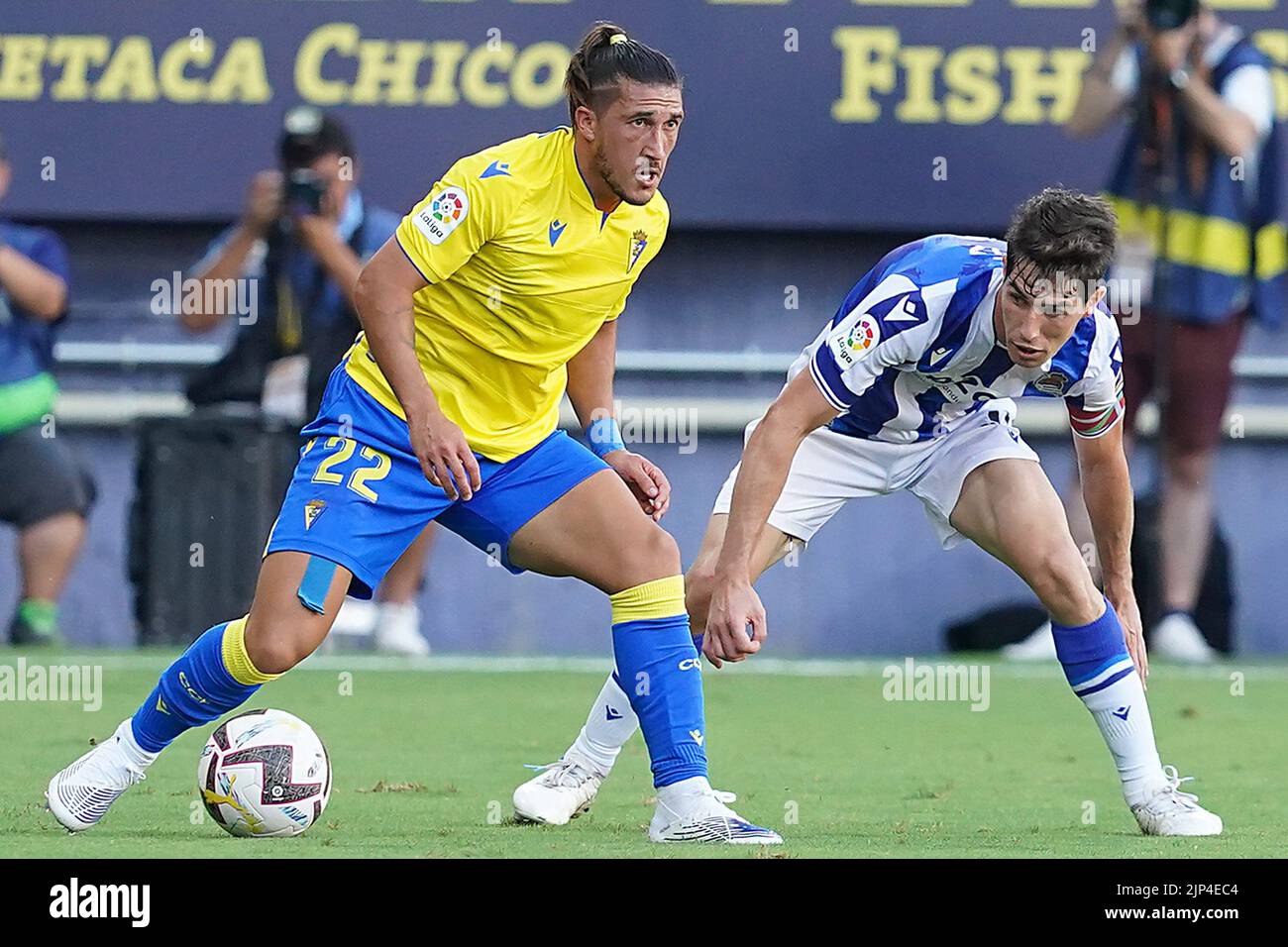 Cadiz CF's Alfonso Espino (l) and Real Sociedad's Aritz Elustondo ...