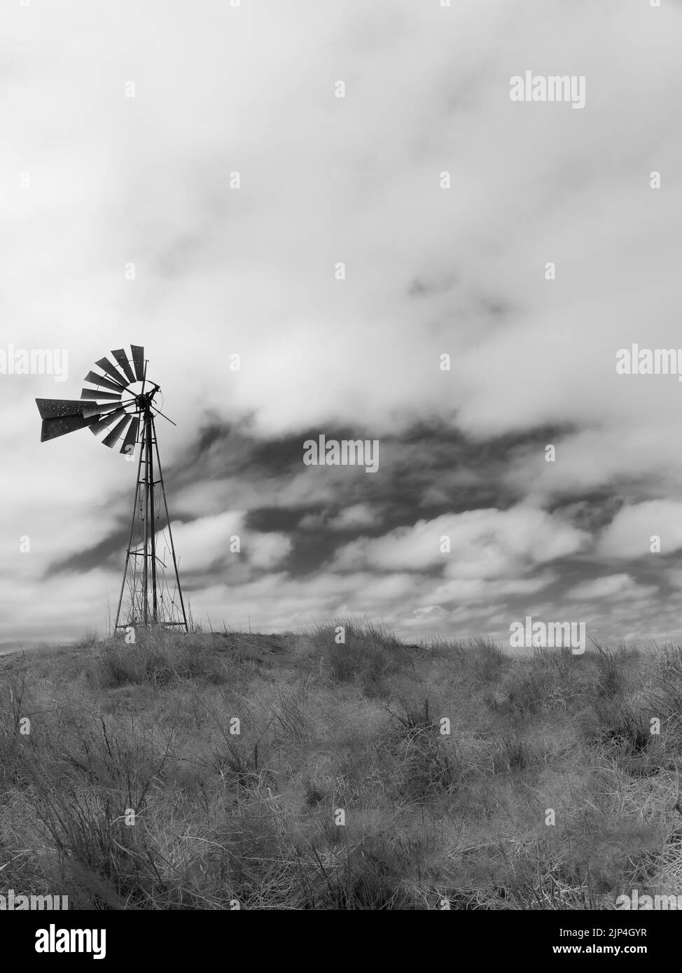 American type windmill hi-res stock photography and images - Alamy