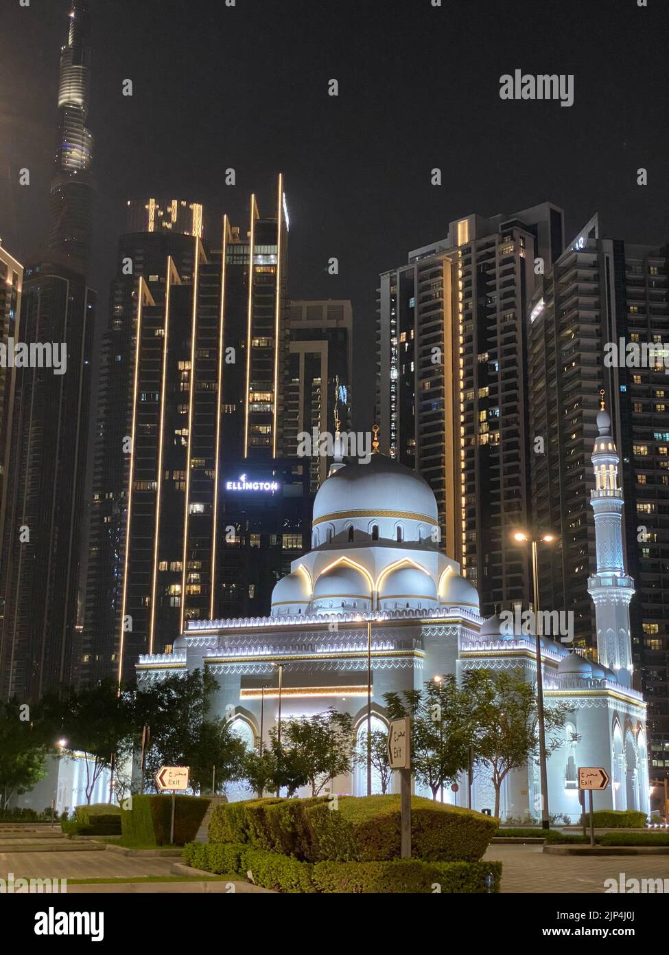 Night view of UAE Dubai Business bay Mosque Stock Photo - Alamy