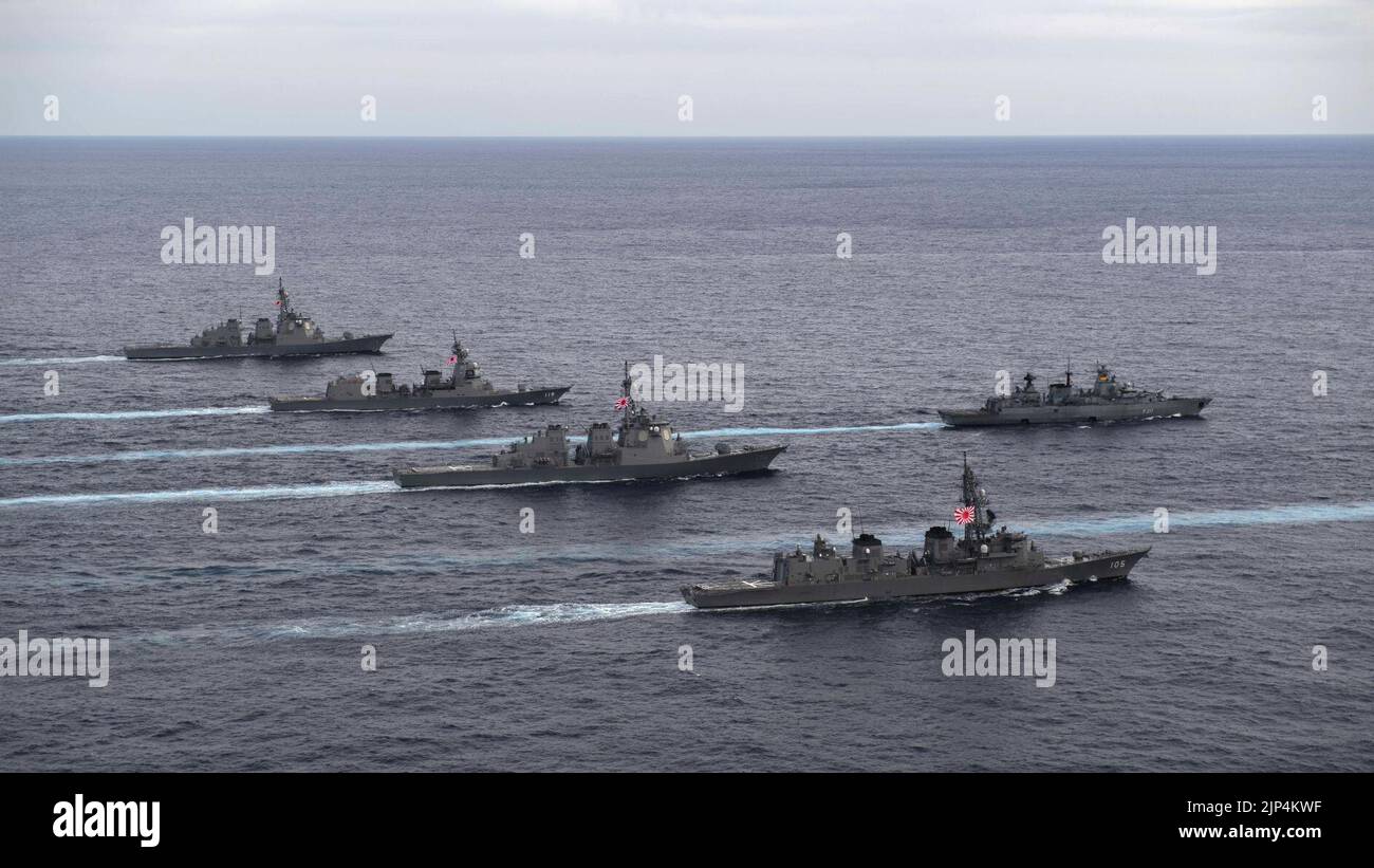 The German frigate Bayern (F 217) underway in the Pacific Ocean with ...