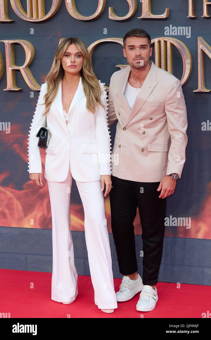 Josh cuthbert and chloe lloyd hi-res stock photography and images - Alamy