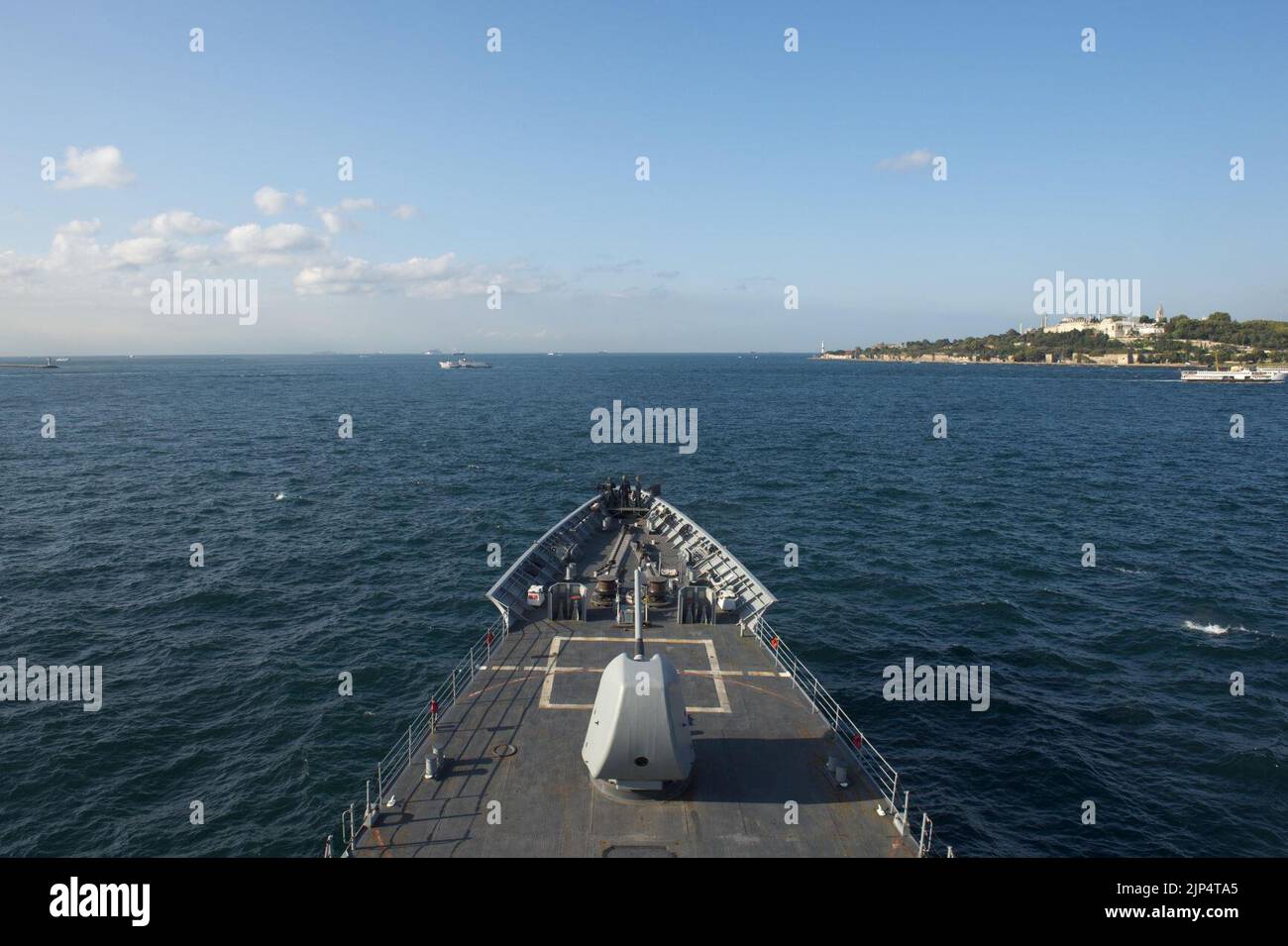 The guided missile cruiser USS Vella Gulf (CG 72) enters the Sea of ...