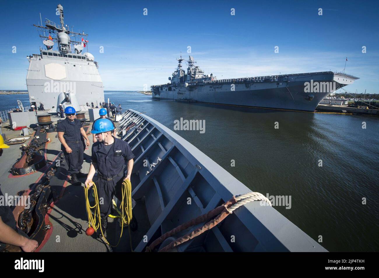 The guided-missile cruiser USS Monterey (CG 61) prepares to pull into ...