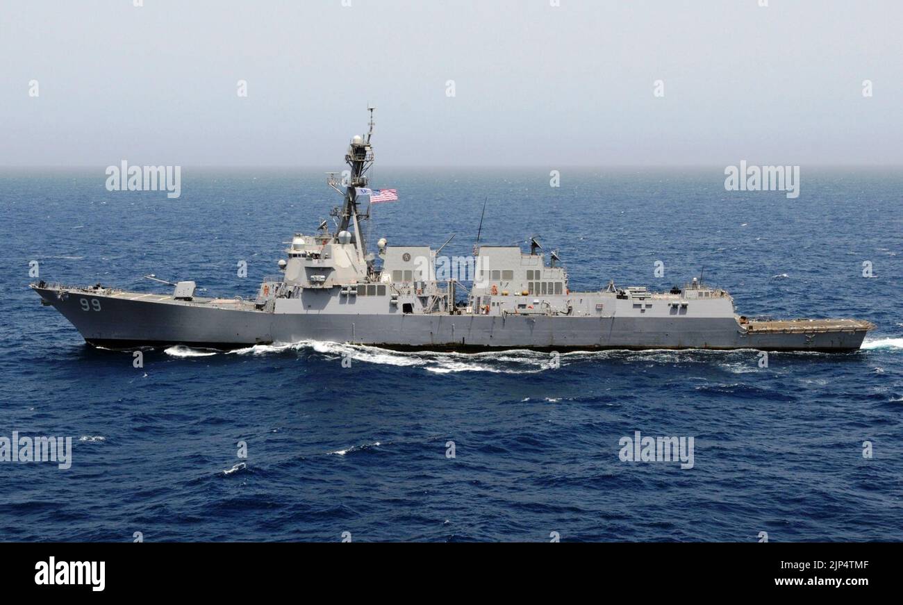 The guided-missile destroyer USS Farragut (DDG 99 Stock Photo - Alamy