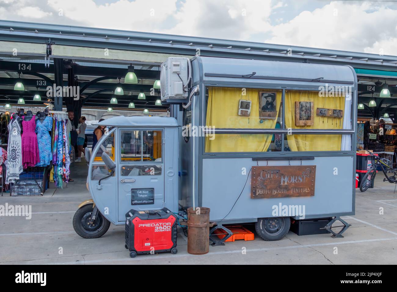Rickshaw photo booth hi-res stock photography and images - Alamy
