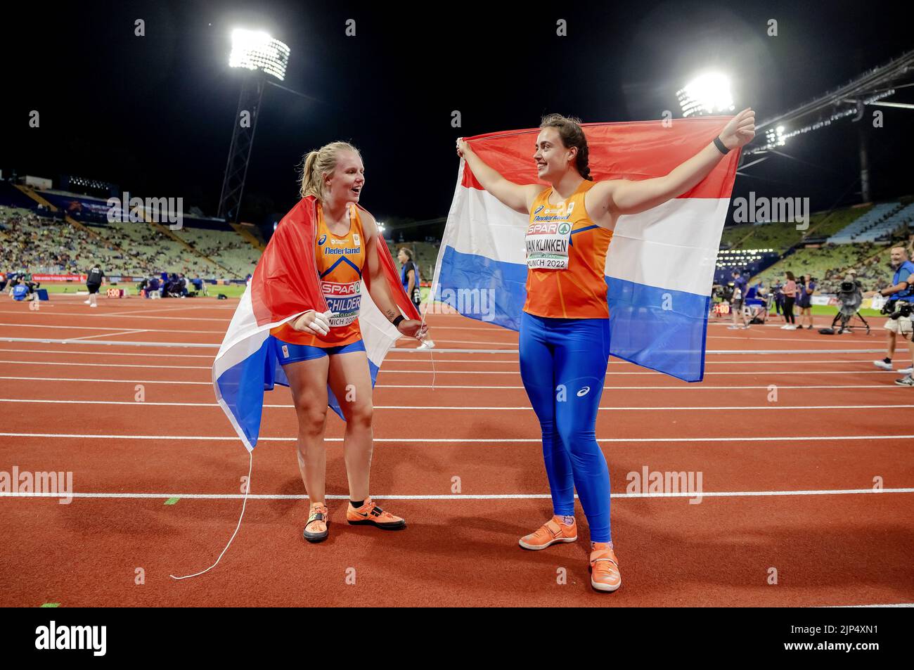 MUNCHEN - Jessica Schilder and Jorinde van Klinken celebrate their ...