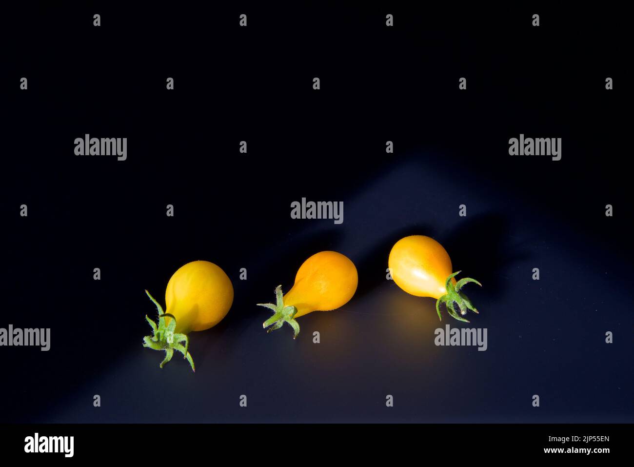 Kitchen table cut out hi-res stock photography and images - Alamy