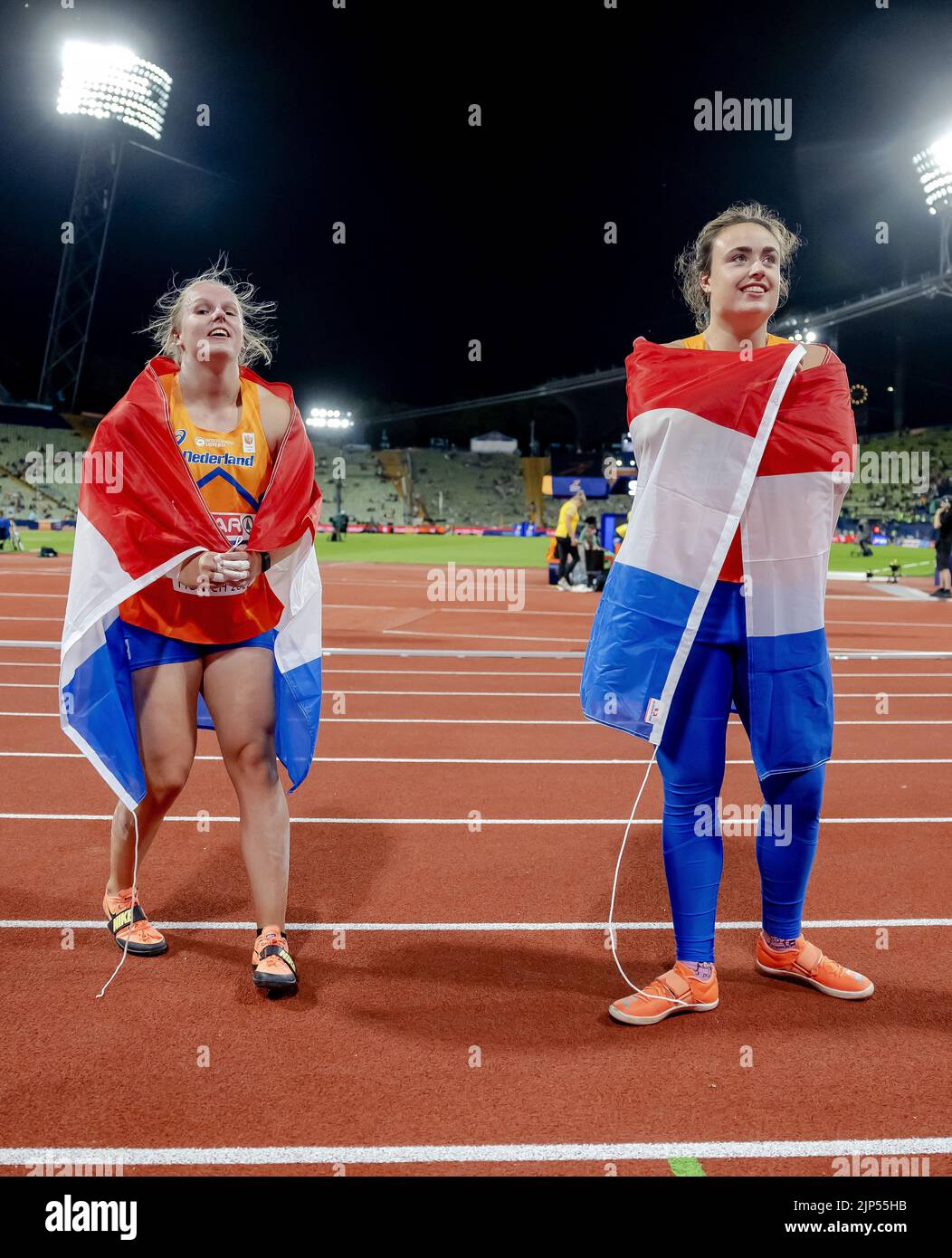 MUNCHEN - Jessica Schilder and Jorinde van Klinken celebrate their ...