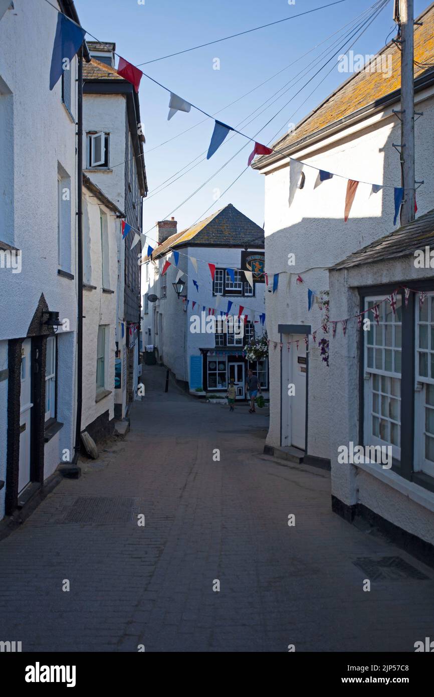 Narrow streets in Port Isaac. Cornwall, England Stock Photo - Alamy
