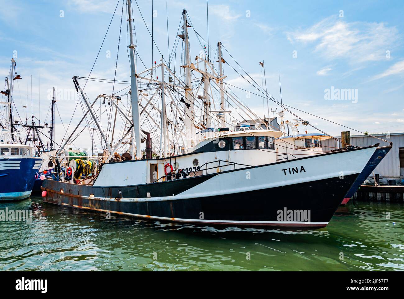 Commercial fishing vessel point hi-res stock photography and images - Alamy