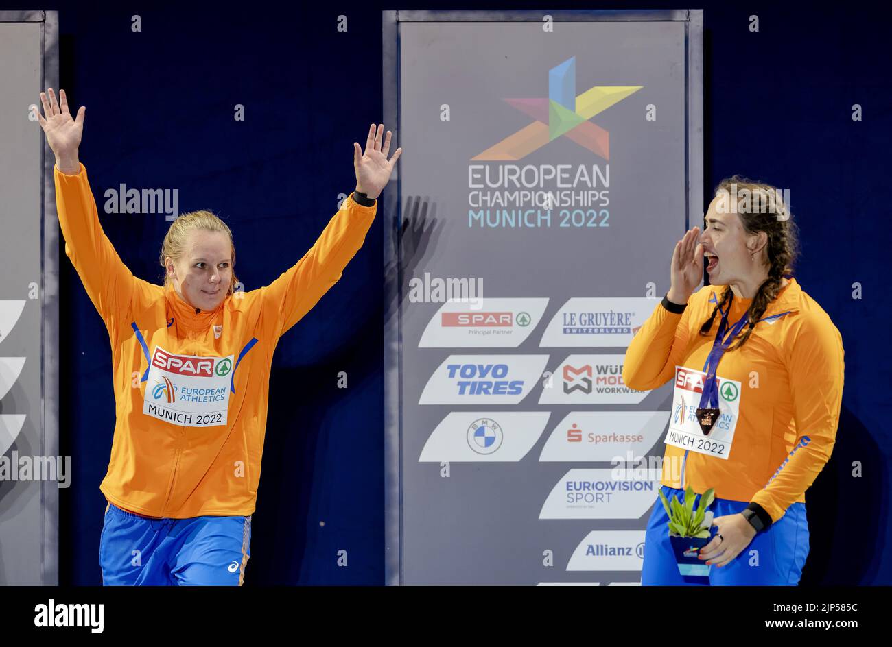 MUNCHEN - Jessica Schilder and Jorinde van Klinken celebrate their ...
