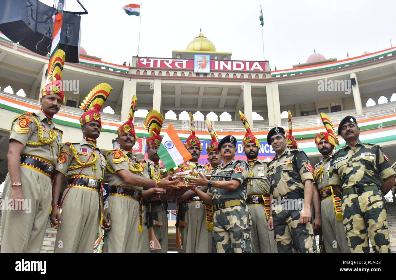 Indian border security force personnel hi-res stock photography and ...