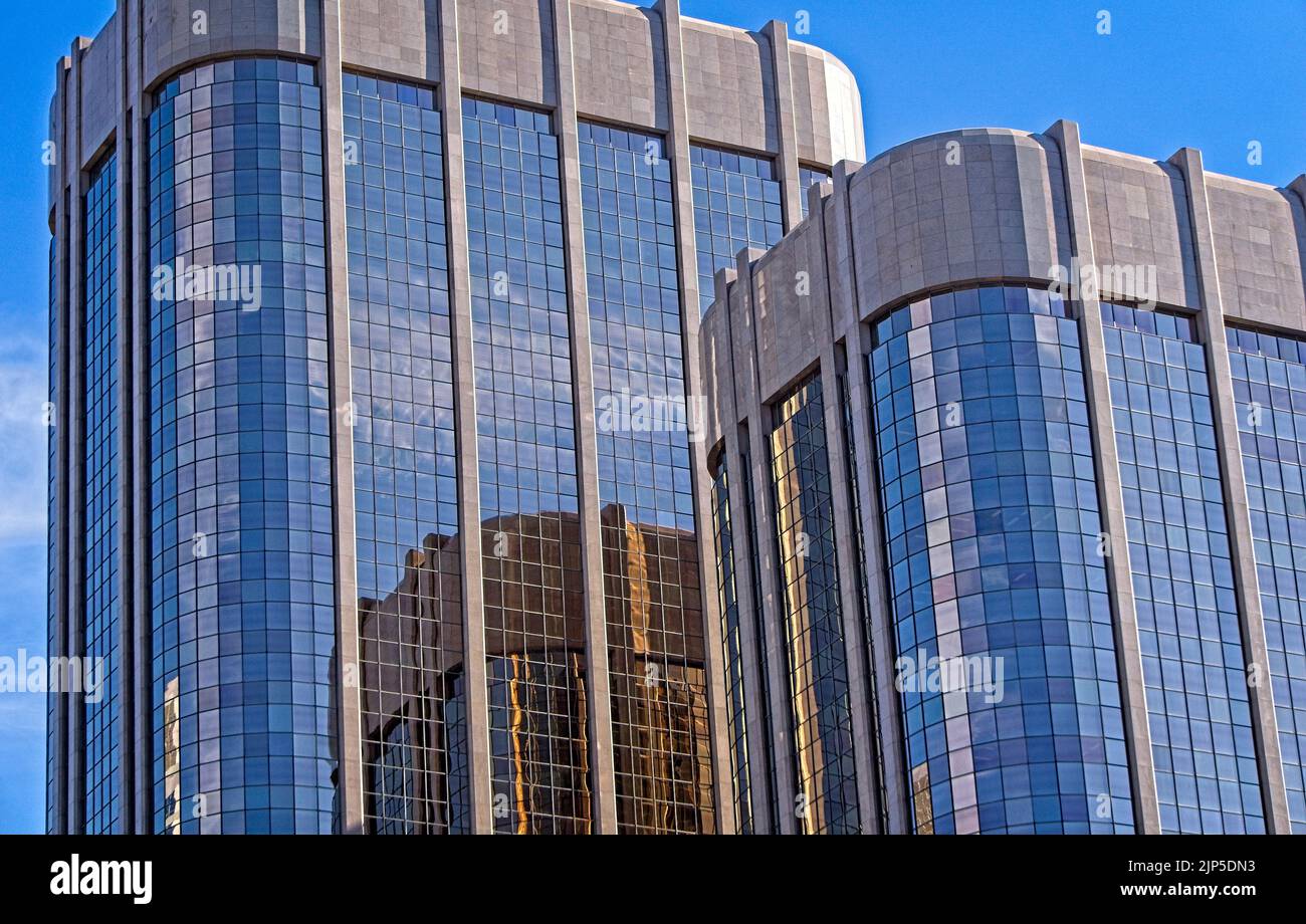 Skyscraper downtown urban building hi-res stock photography and images ...