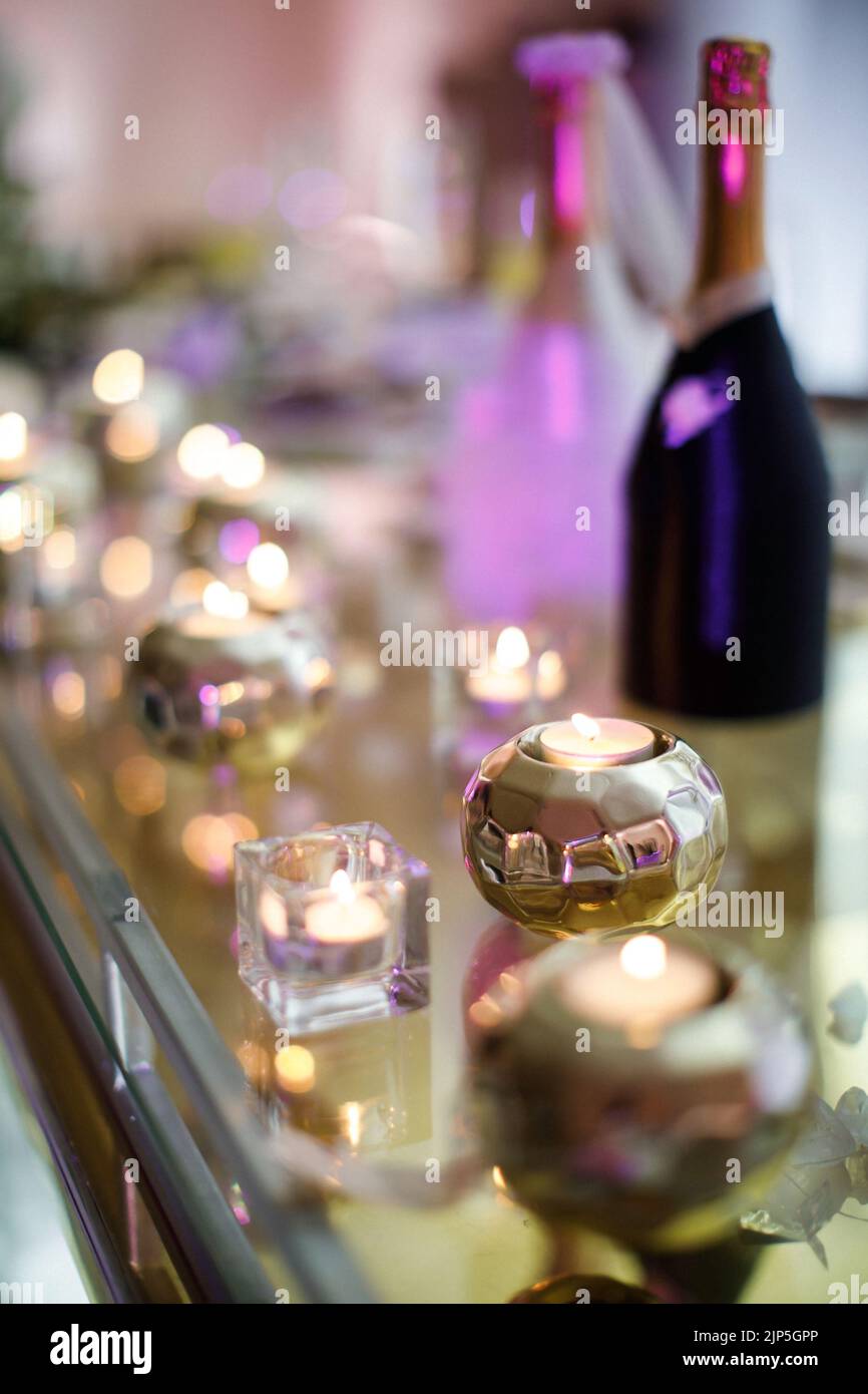 Round candles beautiful table hi-res stock photography and images - Alamy