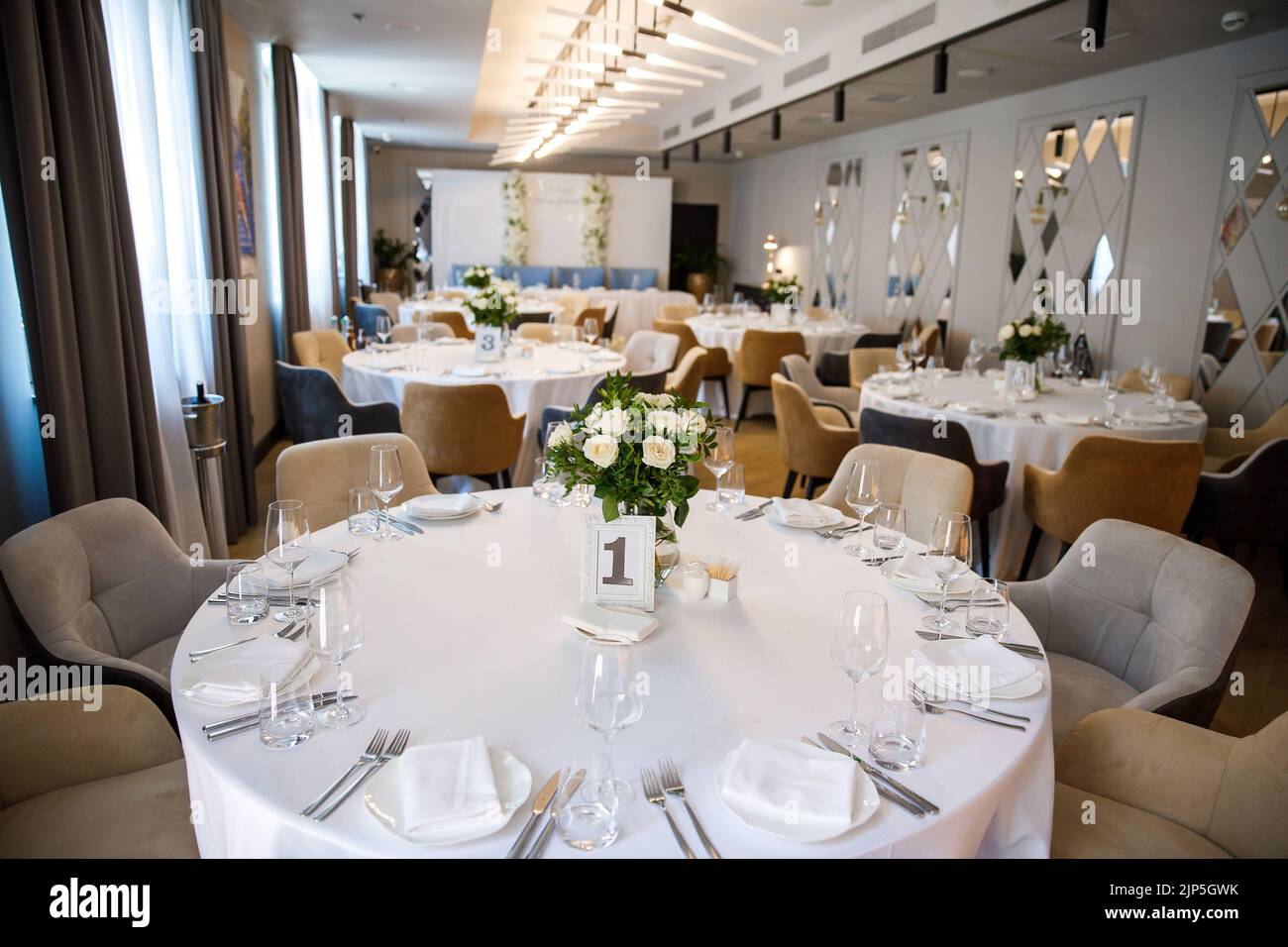 Formal dinner hi-res stock photography and images - Alamy