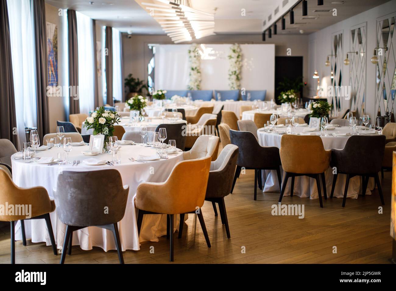 Formal dinner hi-res stock photography and images - Alamy