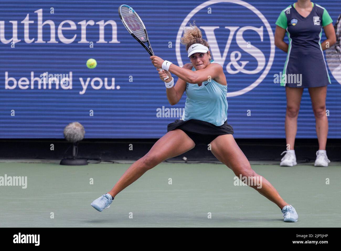 Mason, Ohio, USA. 15th Aug, 2022. Mayar Sherif (EGY) returns a shot ...