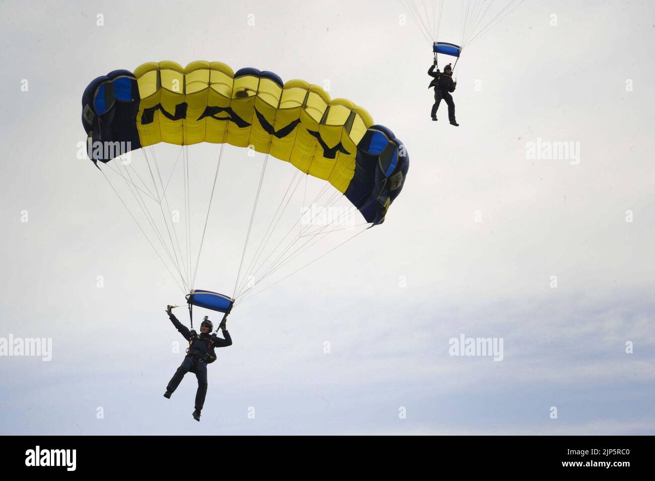 How frogs jump hi-res stock photography and images - Alamy