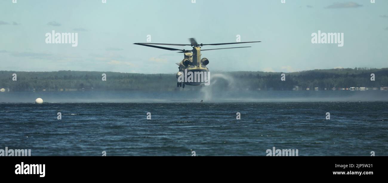 U.S. Army Soldiers with 20th Special Forces Group (Airborne), Alabama ...