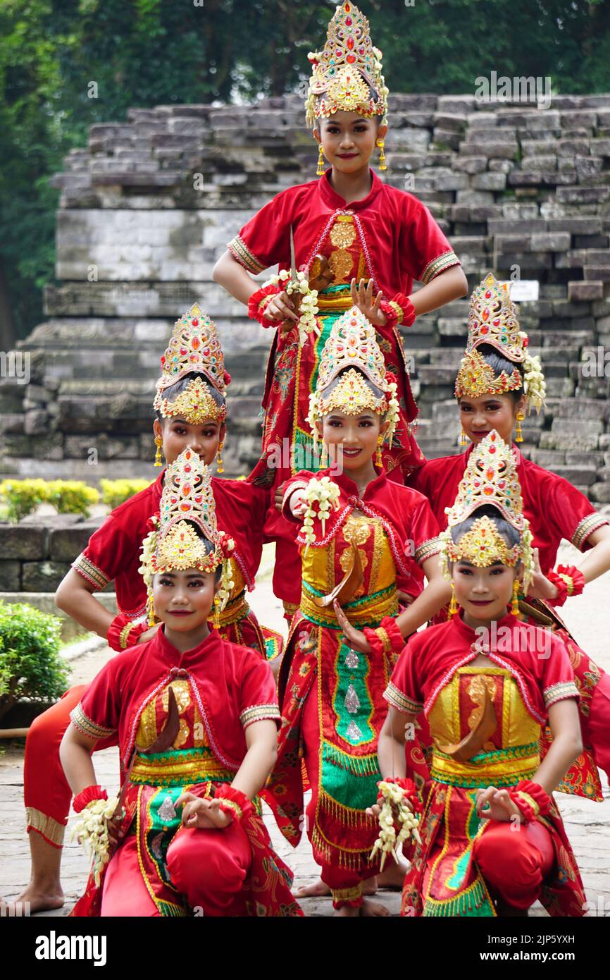 Indonesian dancer with the traditional costume is ready to perform to ...