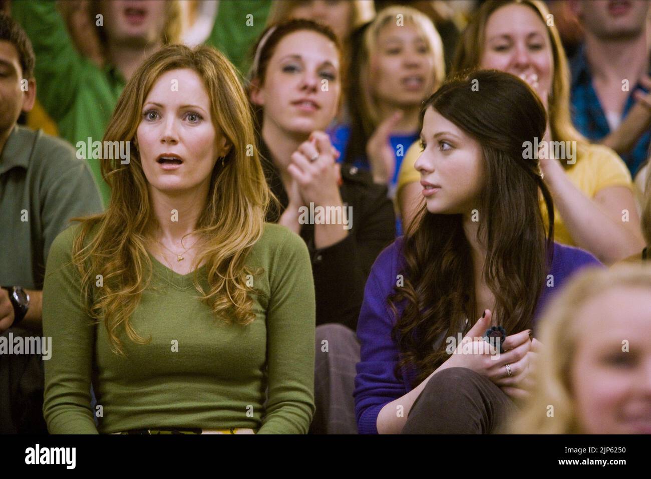 LESLIE MANN, MICHELLE TRACHTENBERG, 17 AGAIN, 2009 Stock Photo - Alamy