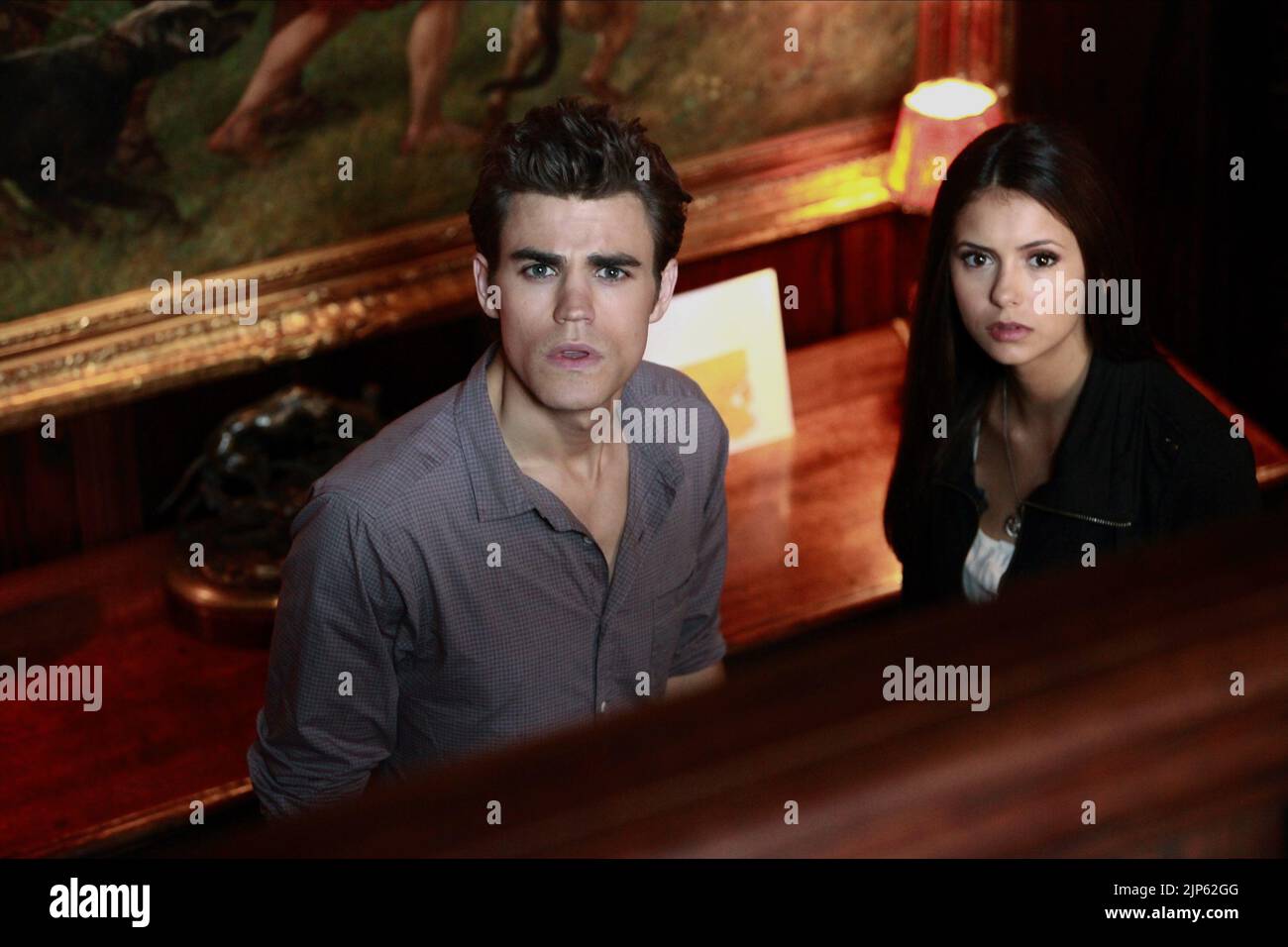 PAUL WESLEY, NINA DOBREV, THE VAMPIRE DIARIES : SEASON 1, 2009 Stock Photo - Alamy