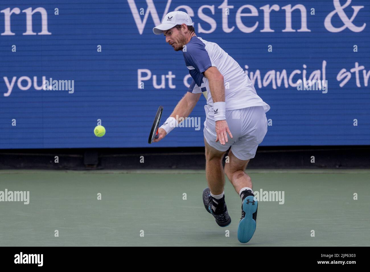 Mason, Ohio, USA. 15th Aug, 2022. Andy Murray (GBR) returns a deep shot ...