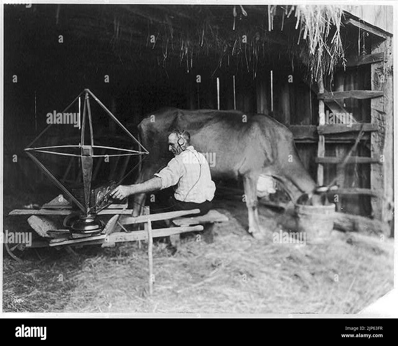 Historic archive milkman hi-res stock photography and images - Alamy