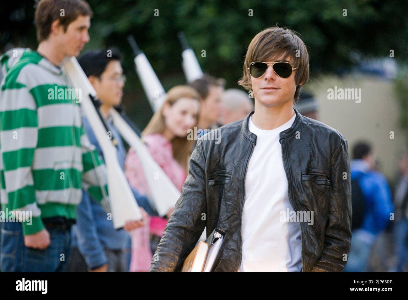 17 again film still hi-res stock photography and images - Alamy