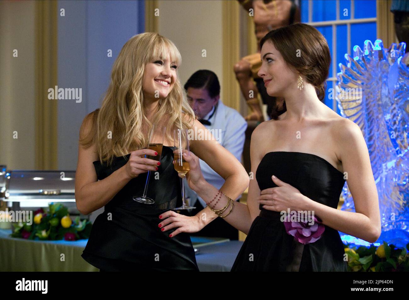 KATE HUDSON, ANNE HATHAWAY, BRIDE WARS, 2009 Stock Photo - Alamy