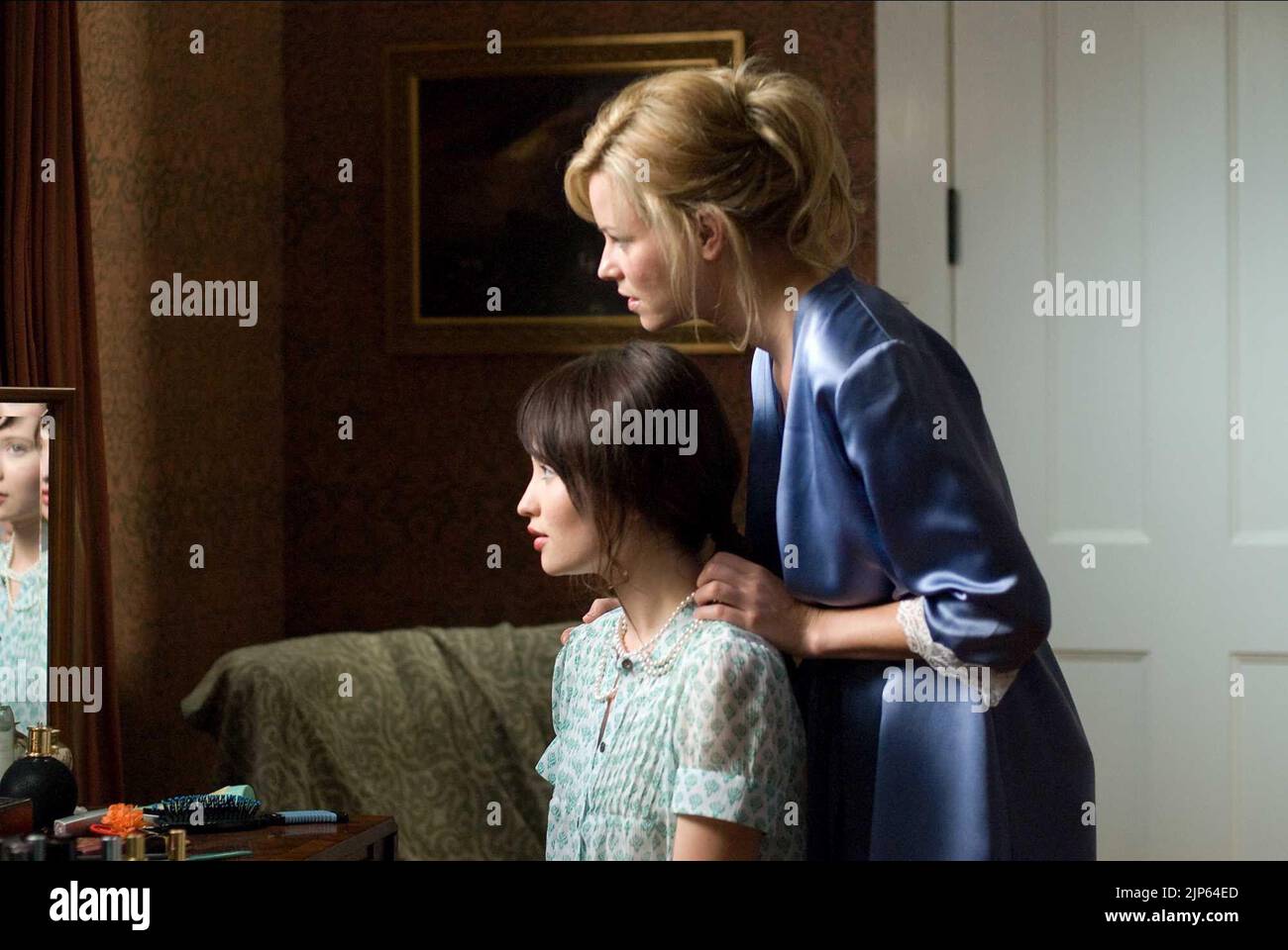 EMILY BROWNING, ELIZABETH BANKS, THE UNINVITED, 2009 Stock Photo - Alamy
