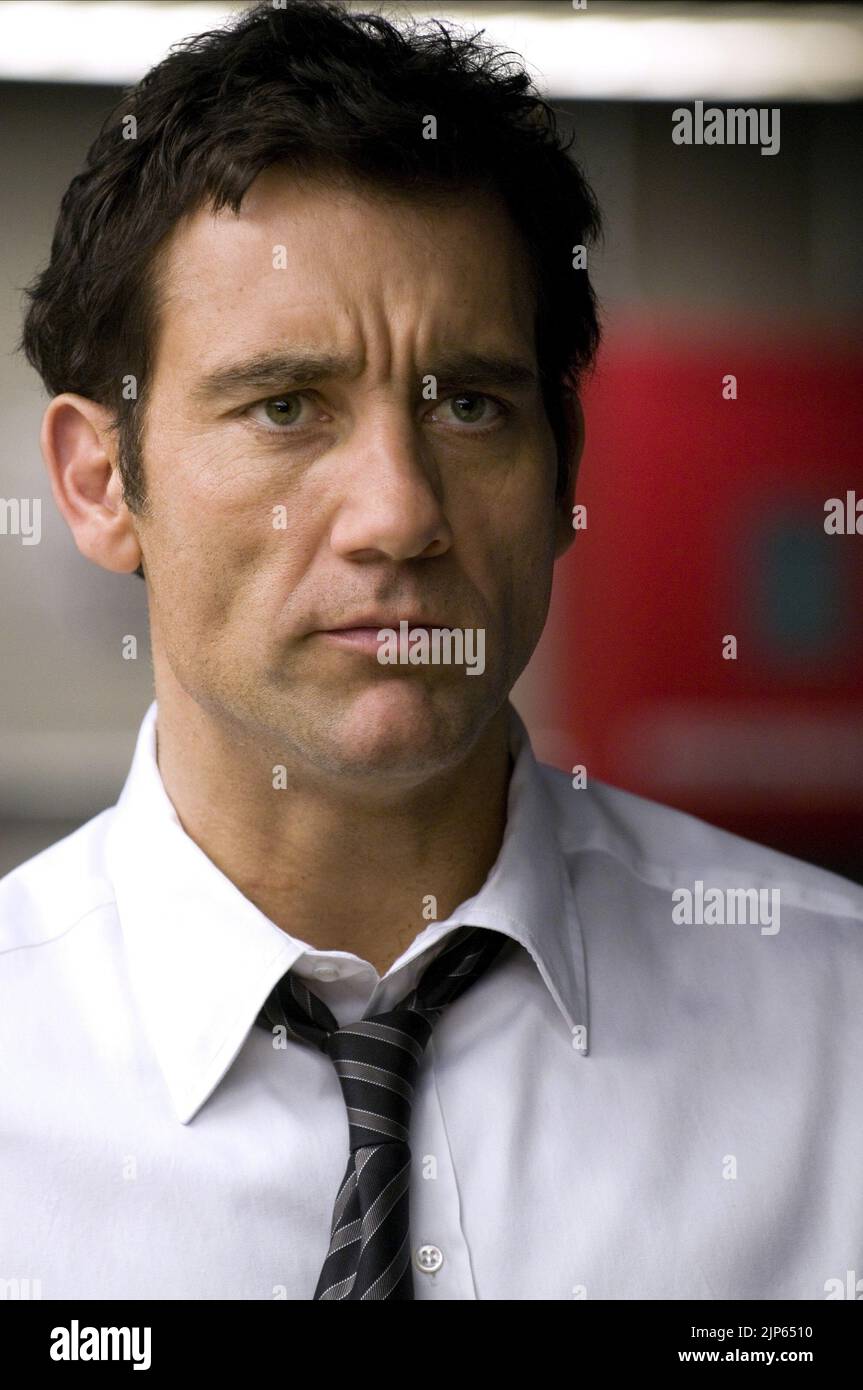 Duplicity (2009) hi-res stock photography and images - Alamy