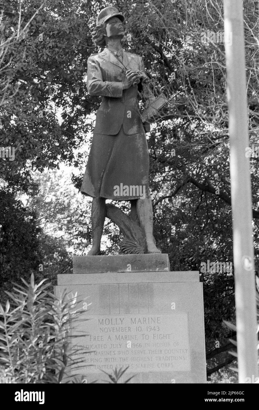 The Molly Marine statue honoring women who served in the US Marine ...