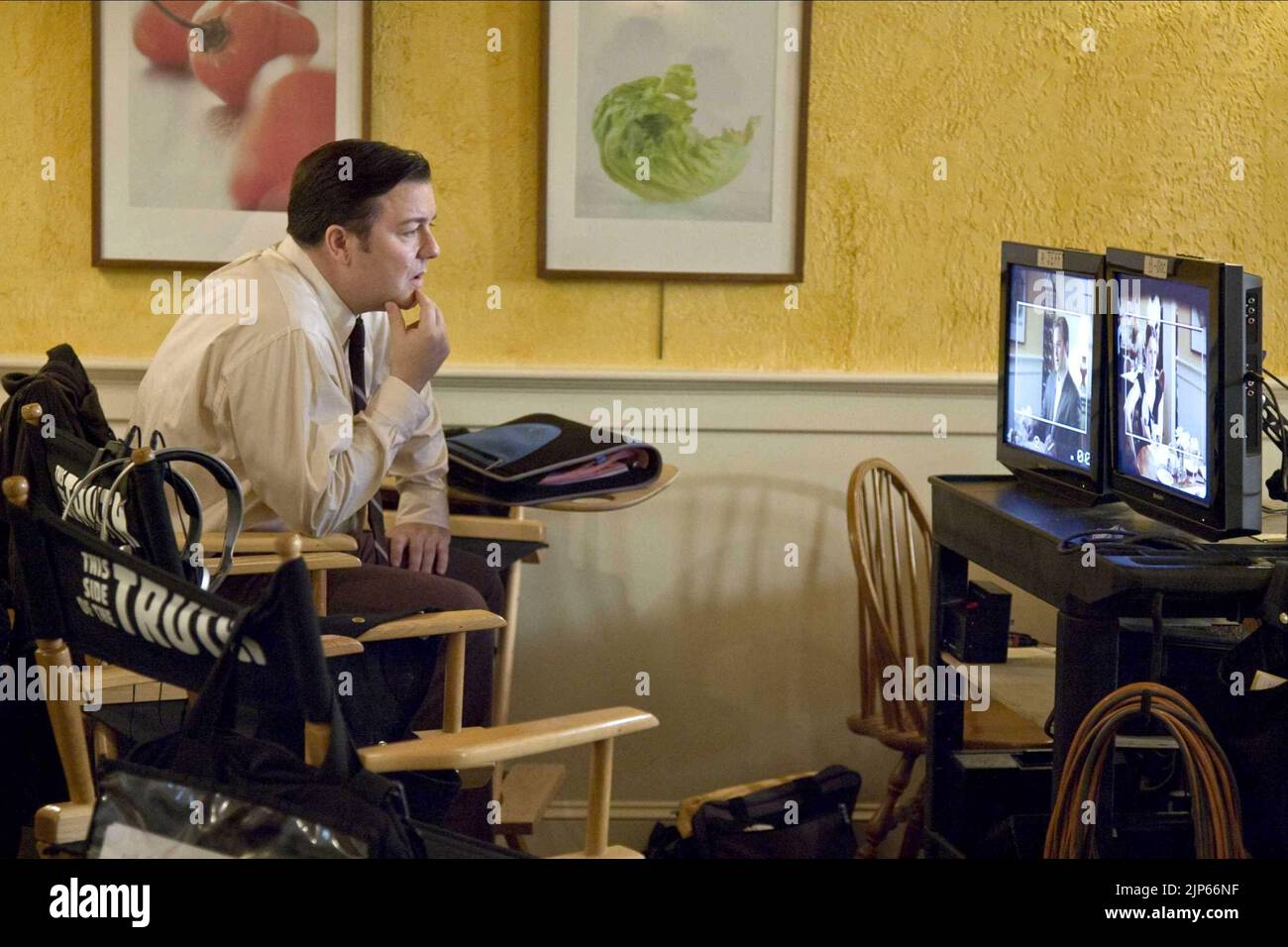 RICKY GERVAIS ON SET, THE INVENTION OF LYING, 2009 Stock Photo - Alamy RICKY GERVAIS ON SET, THE INVENTION OF LYING, 2009 Stock Photo - Alamy