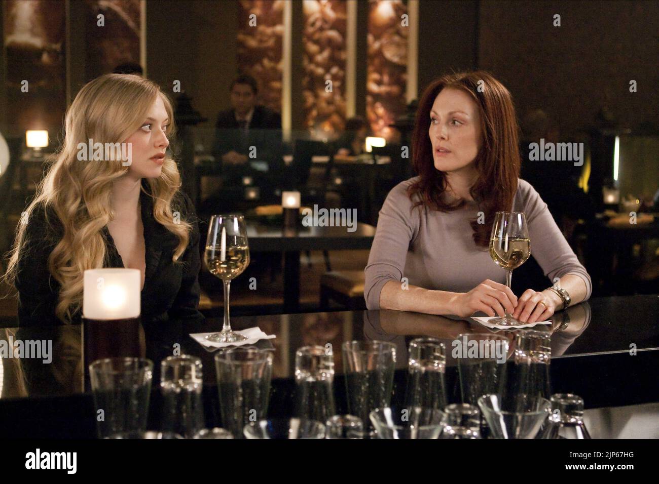 AMANDA SEYFRIED, JULIANNE MOORE, CHLOE, 2009 Stock Photo - Alamy