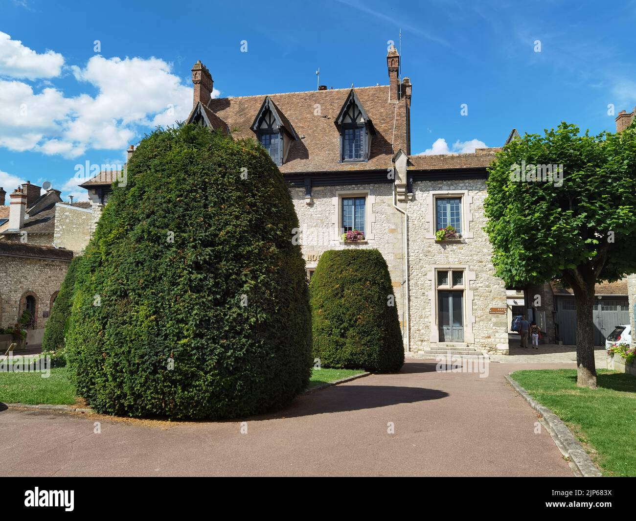 The authentic exterior of Moret-sur-Loing with a beautiful garden in ...
