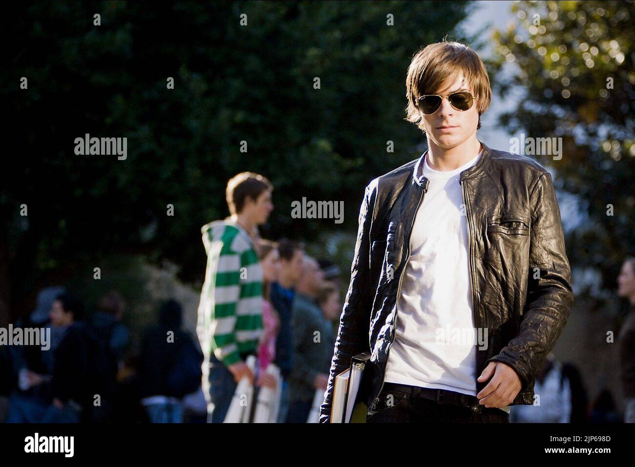 17 again film still hi-res stock photography and images - Alamy