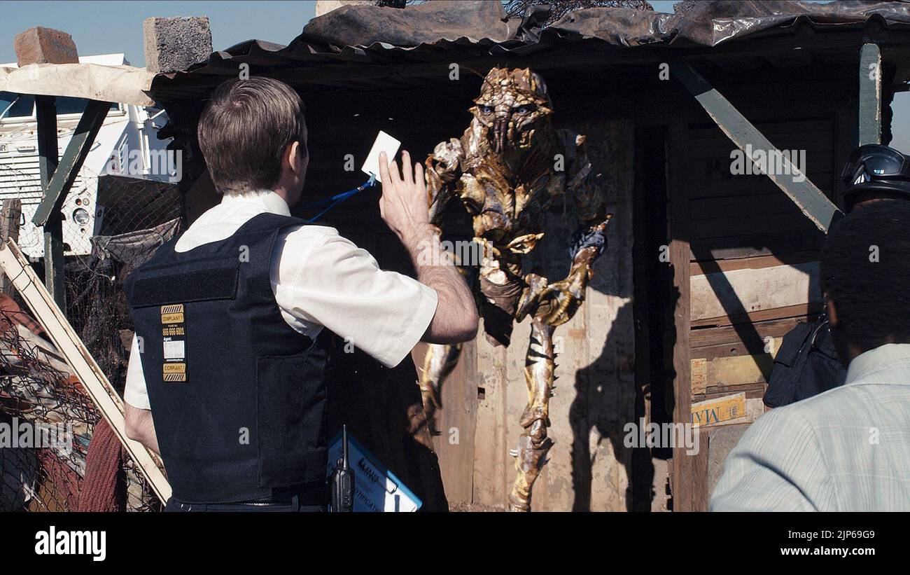 District 9 2009 hi-res stock photography and images - Alamy