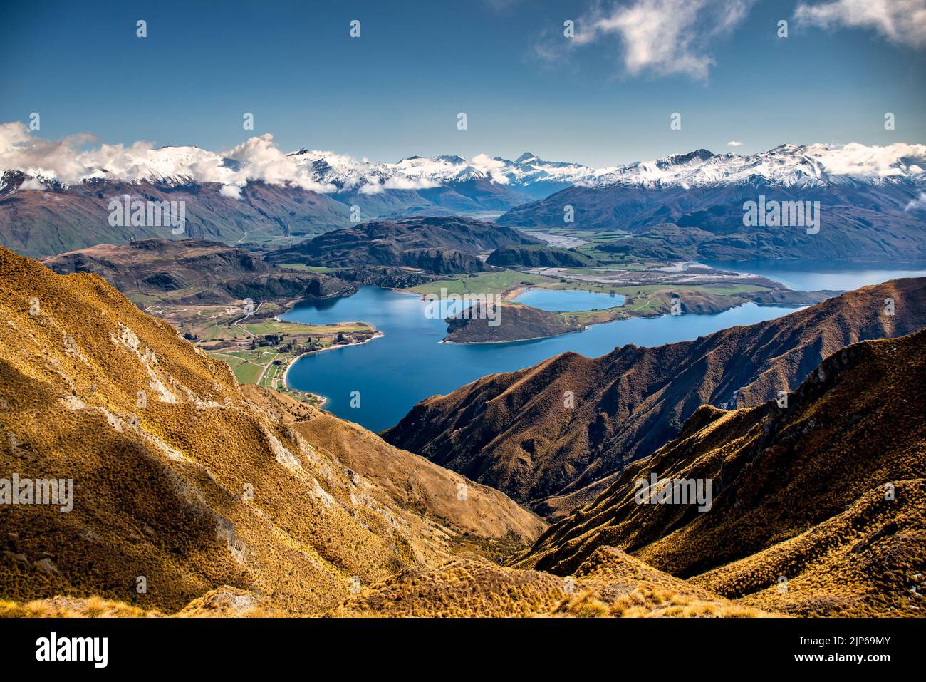 The views of Lake Wanaka from Roys Peak walking track Stock Photo - Alamy