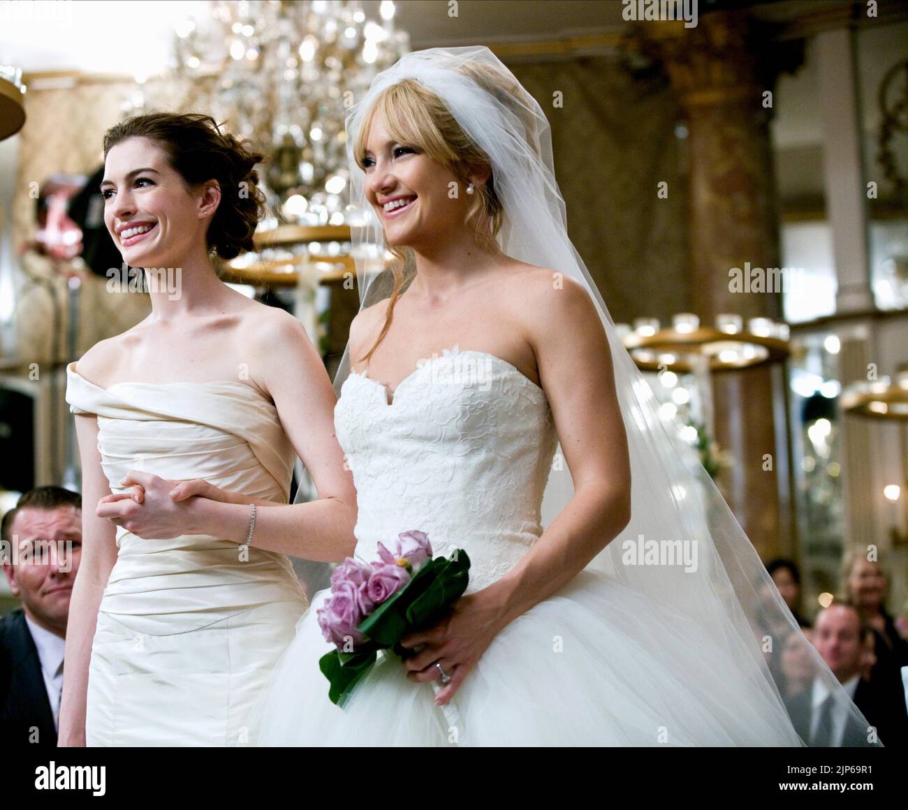 ANNE HATHAWAY, KATE HUDSON, BRIDE WARS, 2009 Stock Photo - Alamy