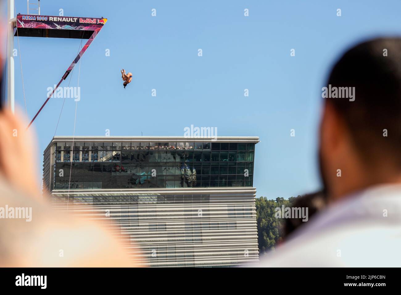 Oslo 20220813.Cliff divers from all over the world dive from a diving ...