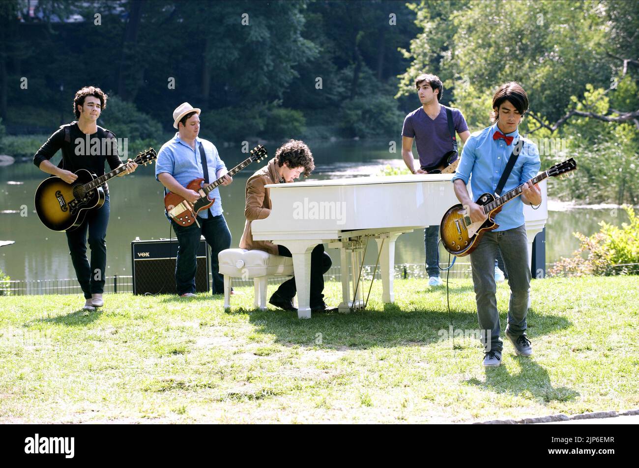 JONAS,TAYLOR,JONAS,GARBOWSKY,JONAS, JONAS BROTHERS: THE 3D CONCERT ...