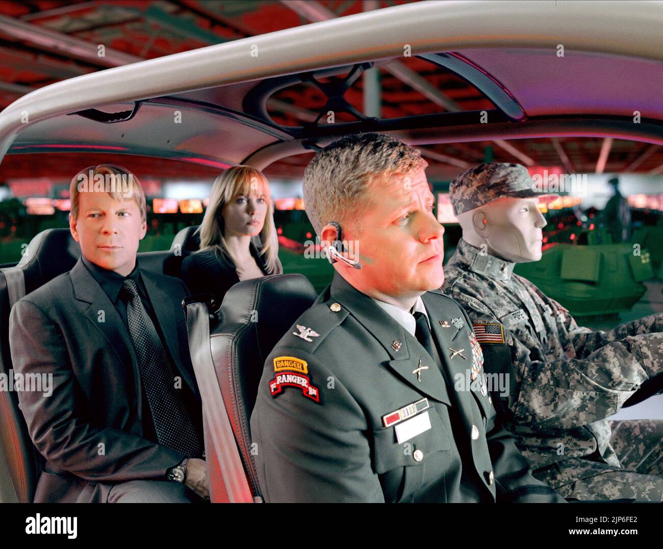 Bruce willis and radha mitchell hi-res stock photography and images - Alamy