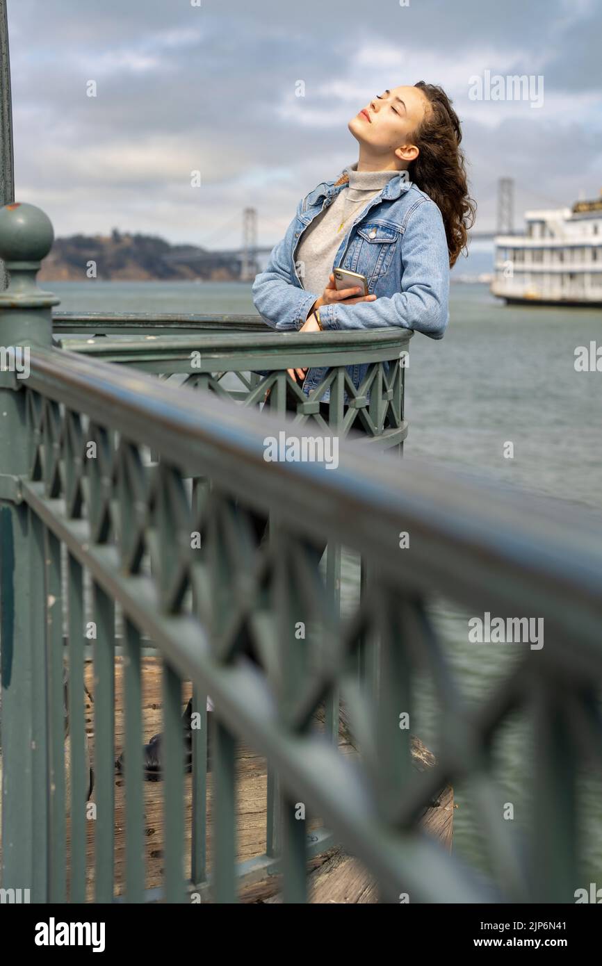 Unposed portraits hi-res stock photography and images - Alamy