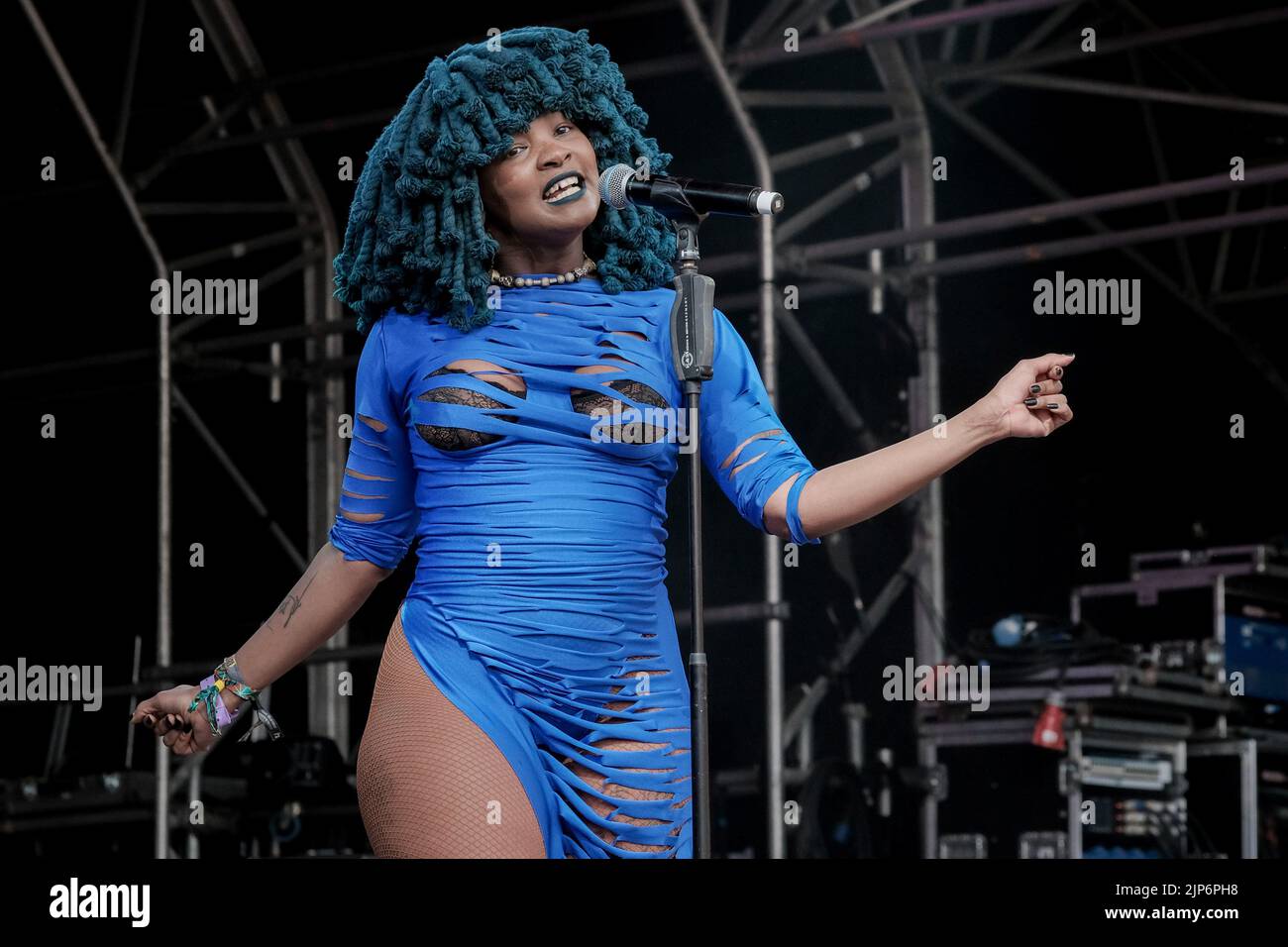 South African poet, singer-songwriter, and dancer Sanelisiwe Twisha ...