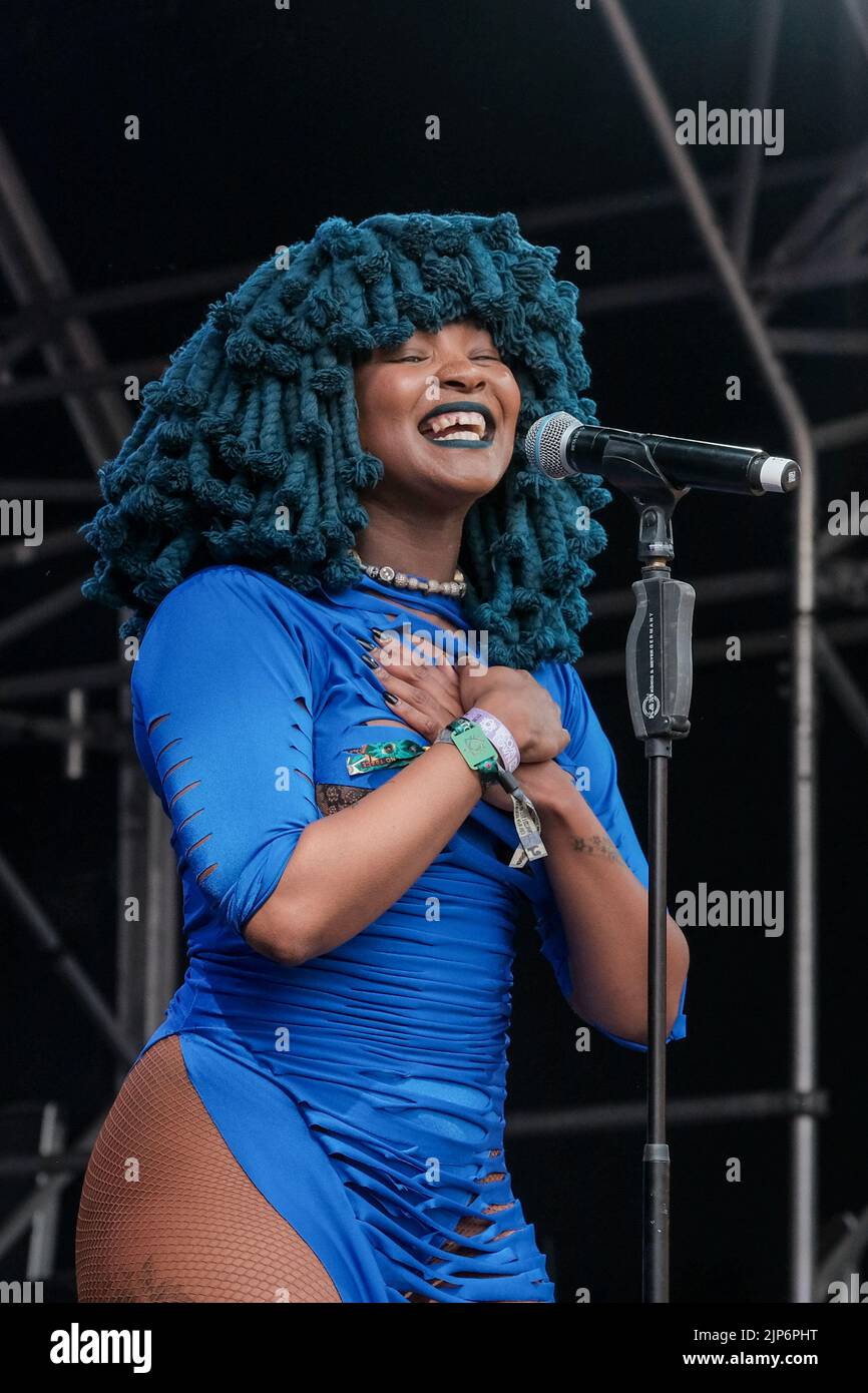 South African poet, singer-songwriter, and dancer Sanelisiwe Twisha ...