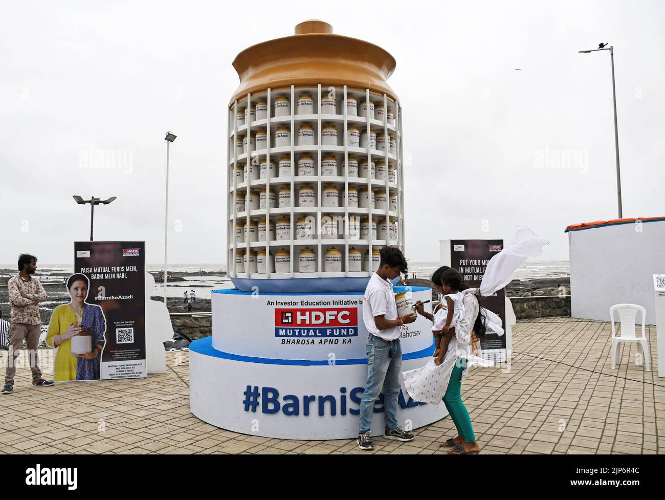 Signing a pledge hi-res stock photography and images - Alamy