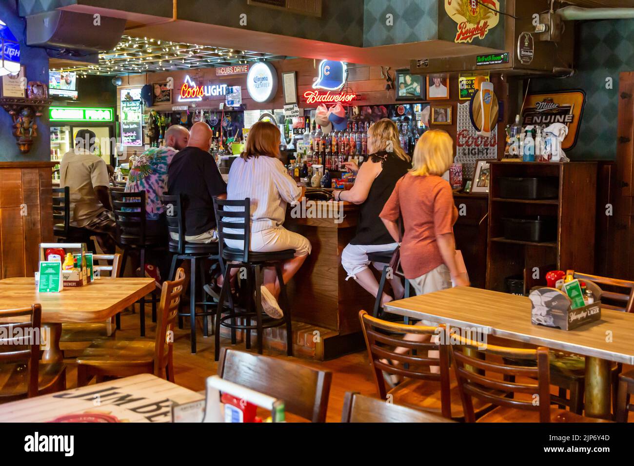 Bar patrons hi-res stock photography and images - Alamy