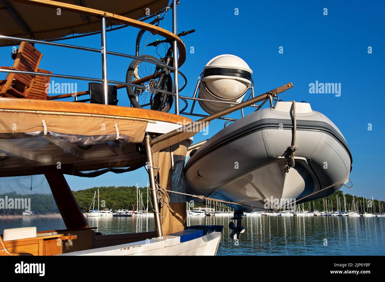 Stern mounted hi-res stock photography and images - Alamy