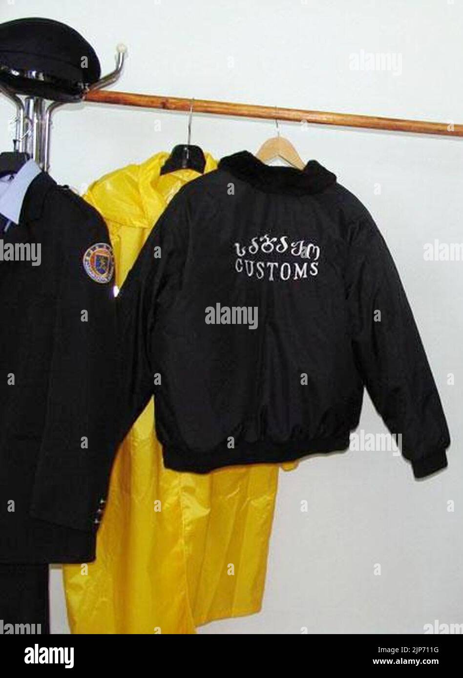 The new uniforms given to Georgian Customs officers (January 13, 2005 ...